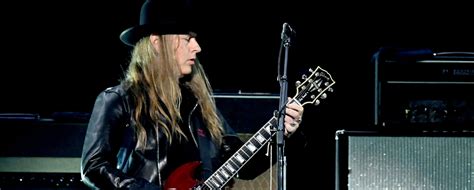 4 Songs You Didnt Know Jerry Cantrell Wrote Solo For Alice In Chains