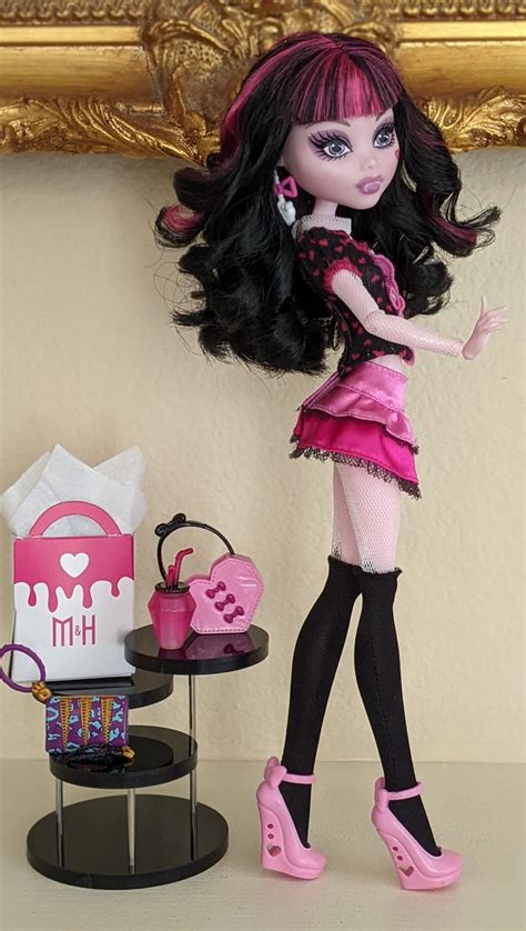 Monster High Dolls Kissing At Chloe Russell Blog