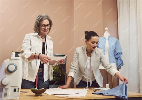 Premium Photo Skilled Creative Team Of Fashion Designers Tailors