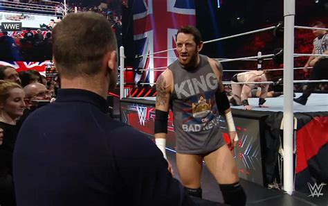 Wayne Rooney Slaps Wade Barrett At Wwe Raw After 6ft 7in Wrestler Trash