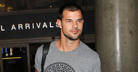 Taylor Lautner Shows Support For Native American Culture Taylor
