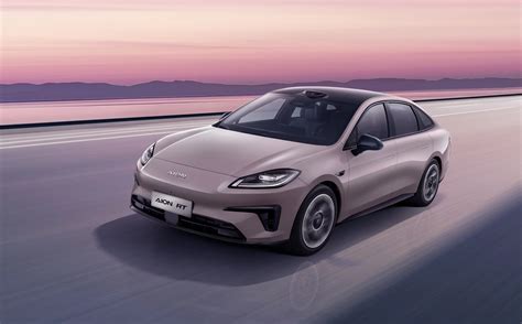 ลดราคาเหลือ 414000 บาทในจีน Aion Rt ซีดานไฟฟ้า 520 กมชาร์จ Cltc รถ