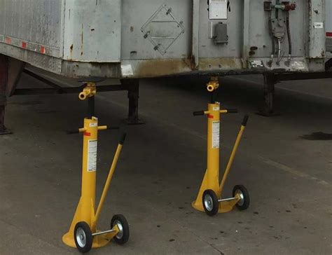 Trailer Stabilizer Jacks