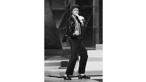 Remembering The King Of Pop 7 Iconic Dance Moves By Michael Jackson