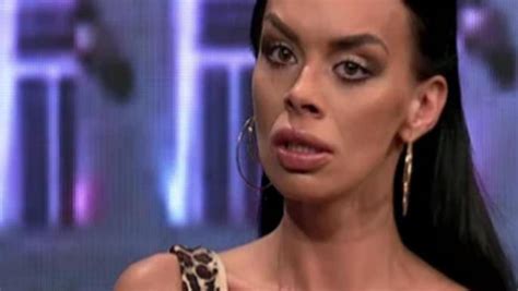 Bez Cenzure Zerina Hećo Zaboravila Na Kamere Pa Prošetala Gola Sve