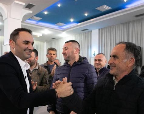 Video Këlliçi Kashari Dhe E Gjithë Kurora E T Syri Lajmi I Fundit