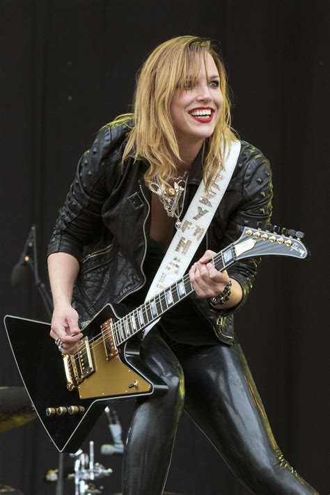 Lzzy Hale Style Lzzy Hale Explorer Halestorm Wallpapers