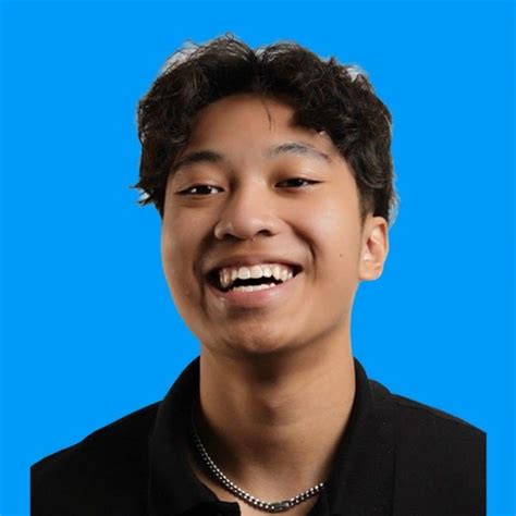 She Was So Shy At The Beginning 🥹 Aprile I Was Playing In The Train Station When A Girl Starts