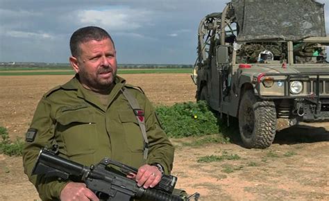 השר לשעבר איתן כבל במילואים גם בגיל 64 Mako