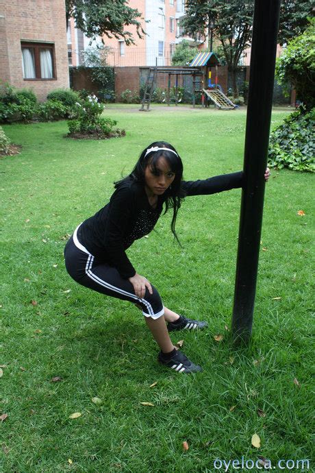 Mulher Tira Foto No Salão Depilando A Buceta Fotos De Mulher Pelada