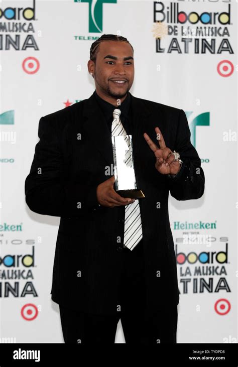 Don Omar Celebrates Winning The Reggaeton Album Of The Year Award