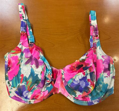 4 Hot Sexy Federica Falzon Bikini Pics