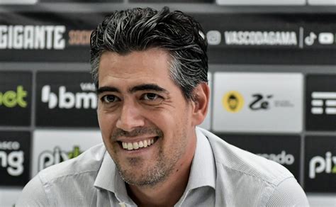 Bracks Toma Decisão E Santos Negocia Com Thiago Gasparino