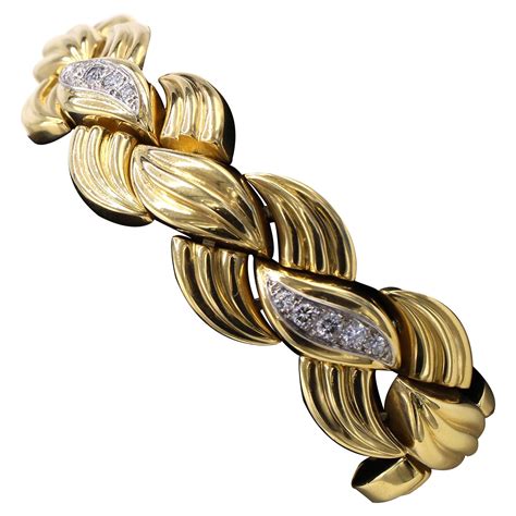 Van Cleef And Arpels 18 Karat Yellow Gold Diamond Trefle Bracelet For Sale At 1stdibs Van