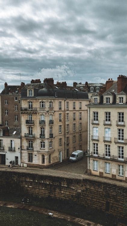 Edificios De Apartamentos Históricos En Nantes Francia · Foto De Stock Gratuita