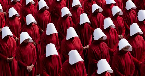 The Handmaids Tale” Costume Isnt The Womens Rights Icon We Need Artsy