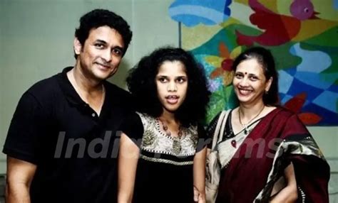 Ajinkya Deo With His Wife Arti Deo And Daughter Tanaya Deo Photo 542760