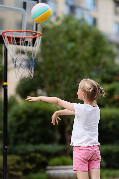 Premium Photo Boy Playing Basketball