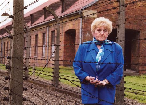 Eva Kor Survivor Of Twin Experiments At Auschwitz Dies At 85 The