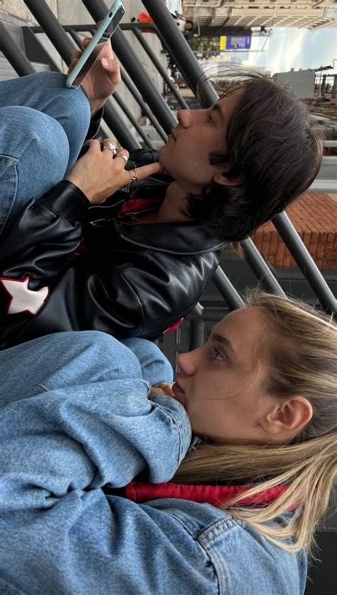 Photoshoot Idea Summer Vibe Hair Wrap Nyc Aesthetic Pastel Beige Aesthetic Hair Styles