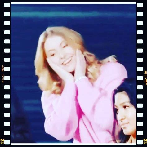 Kate Robards Is Now A Meme Queen On Twitter 👑 Footage Of Her Iconic Facial Expression During A