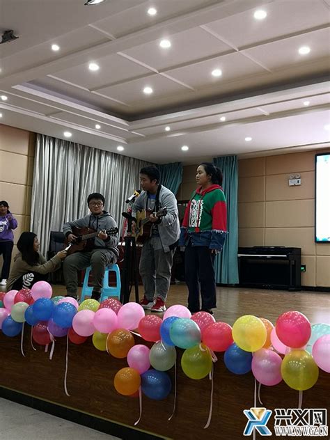 兴义二中第二届 英语之星”歌唱比赛举行图文