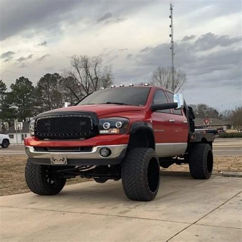 Camiones Dodge Levantados 2023