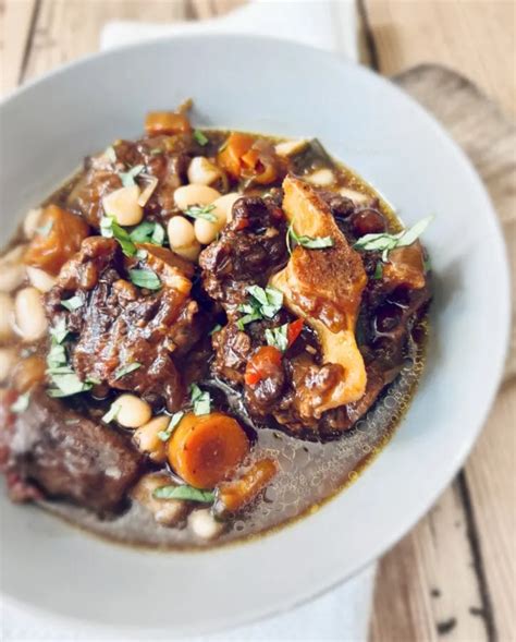 Best Southern Oxtail Stew Recipe Pressure Cooker • Loaves And Dishes
