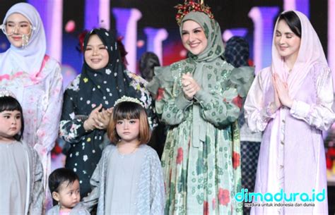 Fashion Show Irish Bella Dan Arumi Bachsin Meriahkan Launching Produk