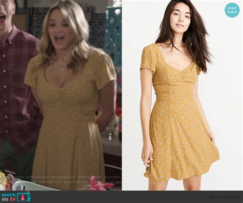 Wornontv Clementines Yellow Floral Dress On Life In Pieces Hunter