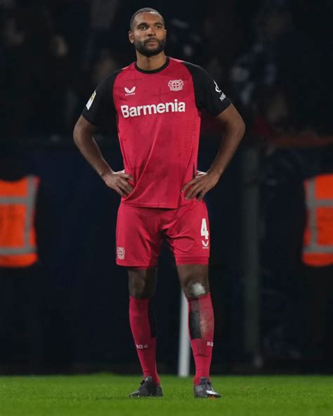 Fcb World ‎ برشلونة مهتم بـ جوناثان تاه ويُواجه منافسة من عدة أندية أبرزها بايرن ميونخ وريال