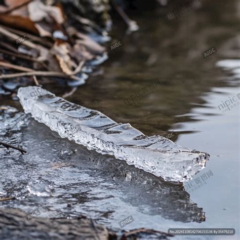 Ai创作图冰雪小景 未名湖冰面 破冰而出 冰韵 叠水成冰 水面冰冻落叶 初冰 残冰 冰之韵 溪涧冰条 冬天枝叶冰流 秋水冰凉 初冬结冰 似冰的