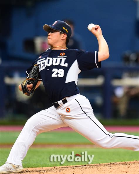 Md포토 두산 이병헌 완벽하게 던진다