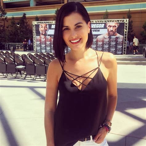 Megan Olivi Image