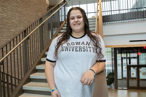 First Year Voices A Conversation With Molecular And Cellular Biology Major Laynie Sheppard