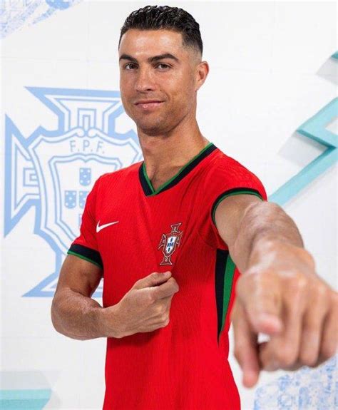 欧洲杯官方晒出葡萄牙队定妆照，c罗 Cristianoronaldo 领衔！ 葡萄牙足球队 世界杯 卡塔尔世界杯 克里斯蒂亚诺·罗纳尔多 捷克