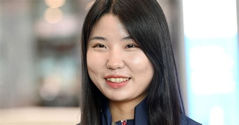 남수현 미소 살짝 포토