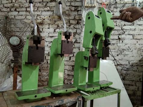 Iron Pneumatic Toggle Press Automation Grade Semi Automatic At