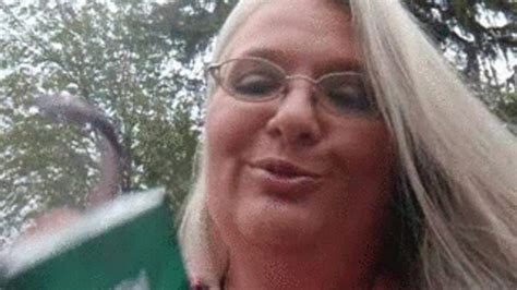 10 09 2009 Arinda Smokes Kool Super Long 36 Arindas Fetish Clips