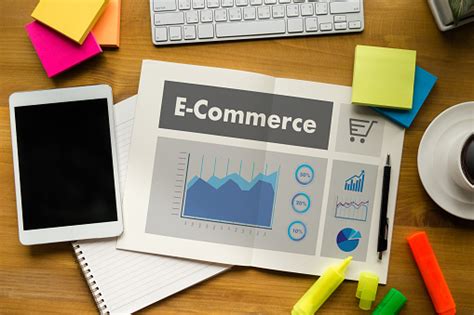 기술 전자 상거래 인터넷 글로벌 마케팅 구매 계획 및 은행 개념을 사용하는 비즈니스 사람들 금융에 대한 스톡 사진 및 기타 이미지 금융 기업 재무와 산업 노트북