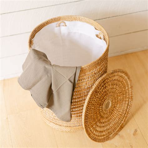 Rattan Lidded Spiral Laundry Basket With Cotton Liner