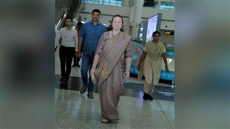 Anna Konidela తిరుమల శ్రీవారికి తలనీలాలు సమర్పించిన అన్నా కొణిదెల