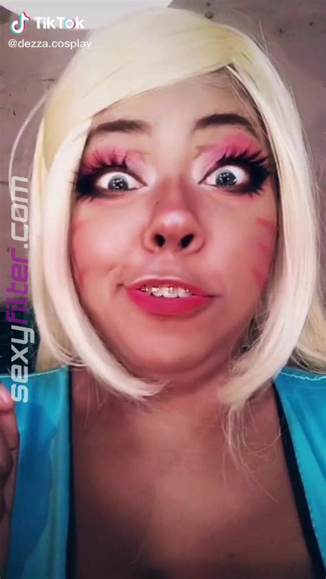 Splay Demonstrates Really Sexy Cosplay