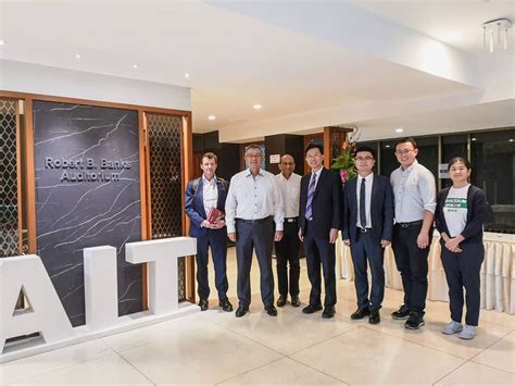 10月30日，启迪控股常务副总裁陈鸿波一行到访亚洲理工学院asian Tusstar Malaysia