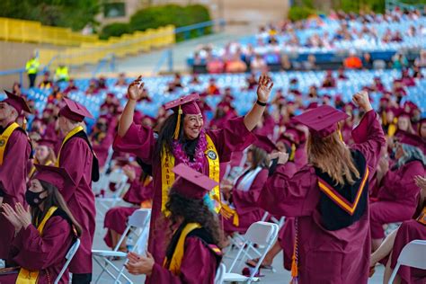 With 1 817 Grads Victor Valley College Celebrates Record Setting Class