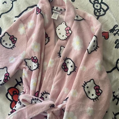 Pink Daisy Hello Kitty Robe 🌼🎀💝 Size Medium Brand Depop