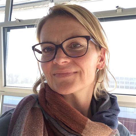 Sandra Bucher Leiterin Marketing And Verkauf Voigt Industrie Service