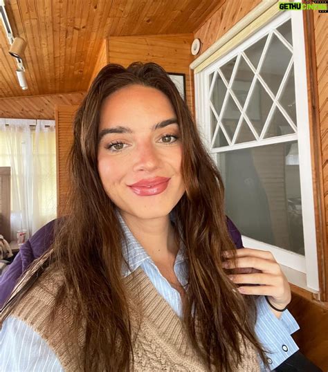 Natalie Mariduena Instagram Home For The Holidays 🥰🎄☃️ Chicago