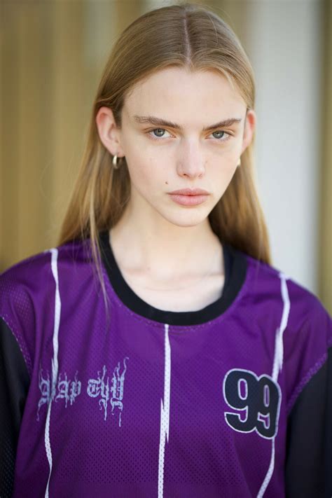 Eduarda Bretas Model Management