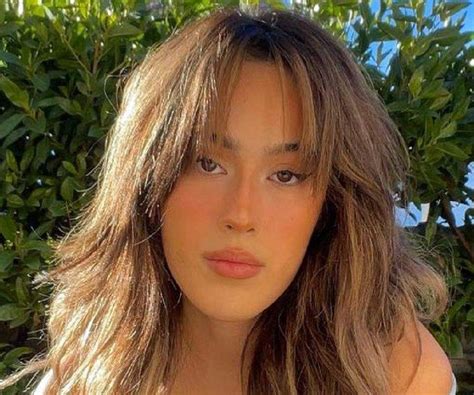 Emely Hernandez S Instagram Twitter Facebook On Idcrawl